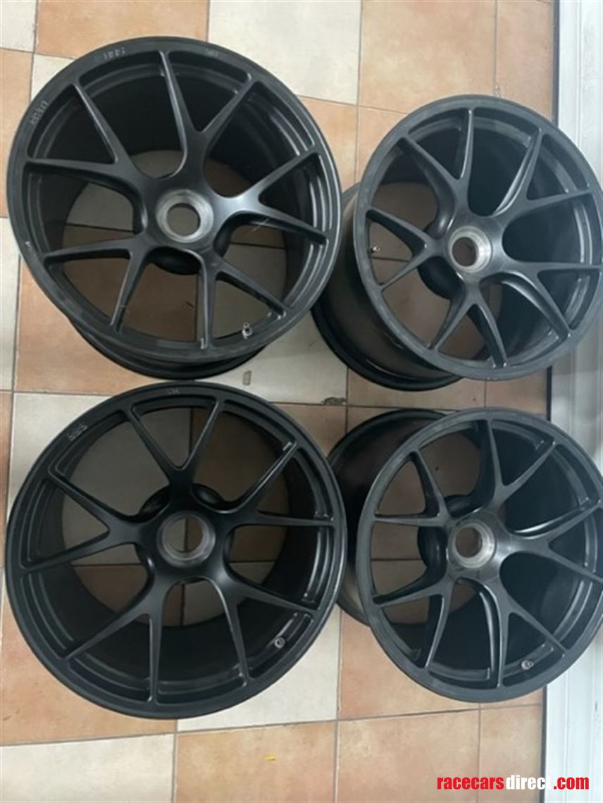 Racecarsdirect.com - Porsche 992 cup rims