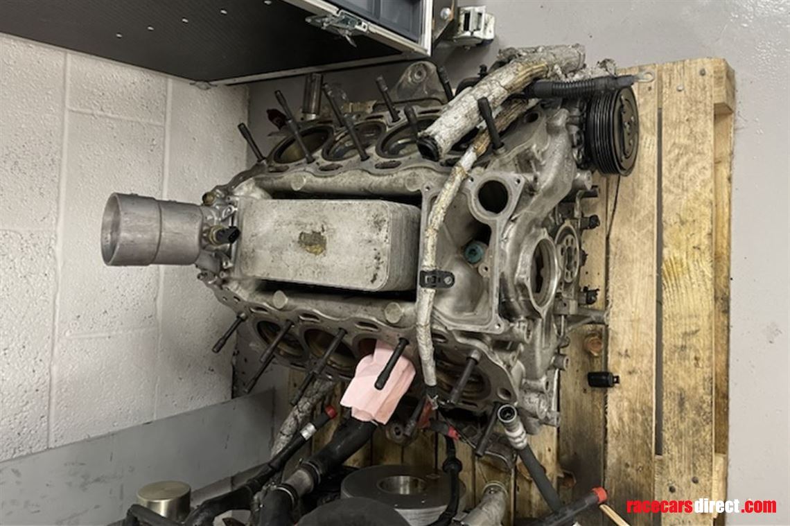 Racecarsdirect.com - GENUINE FERRARI 488 CH COMP. ENGINE BLOCK FIRE DAMAGED