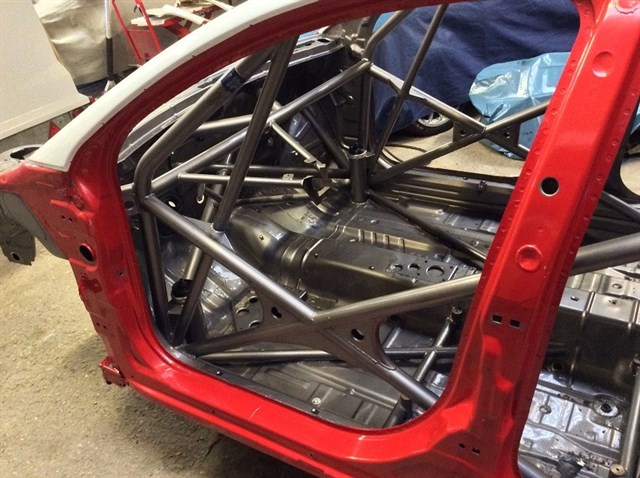 Racecarsdirect.com - BTCC 888 Vauxhall Vectra chassis no. 18 & parts