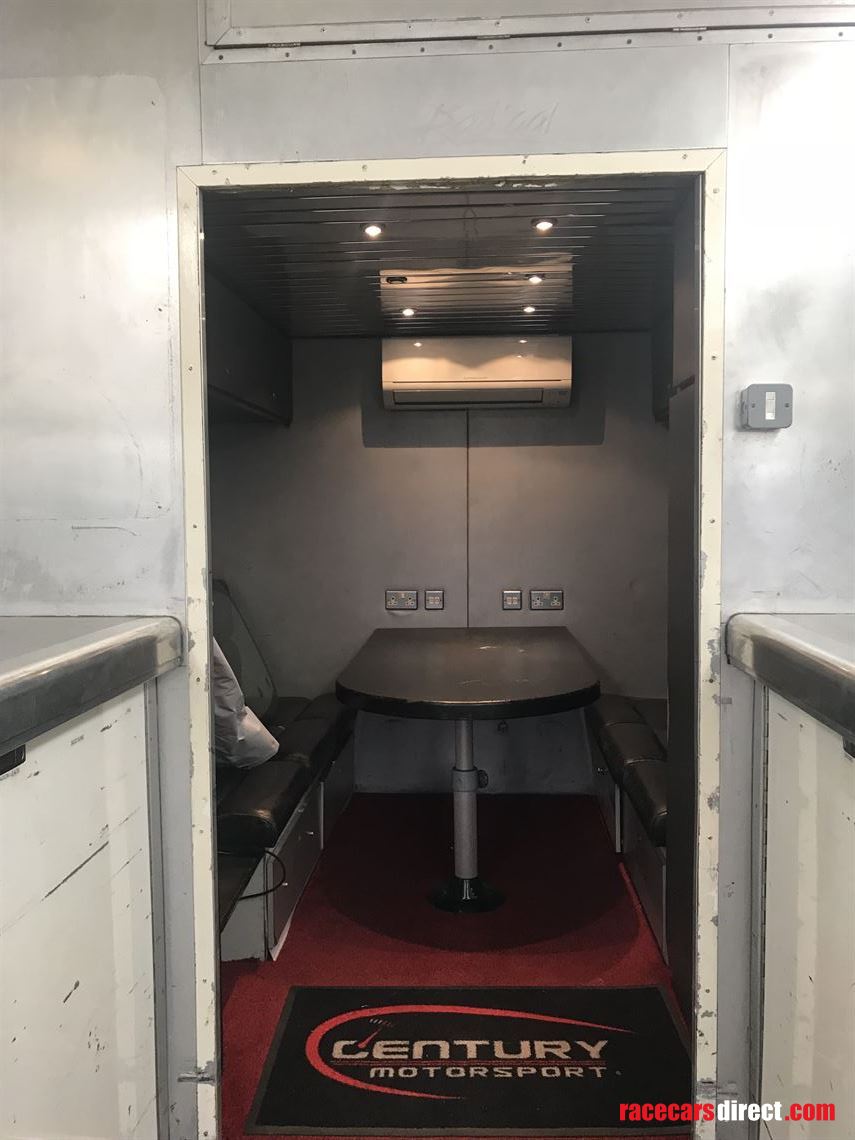 Racecarsdirect.com - 2 Car transporter with Renault Premium unit